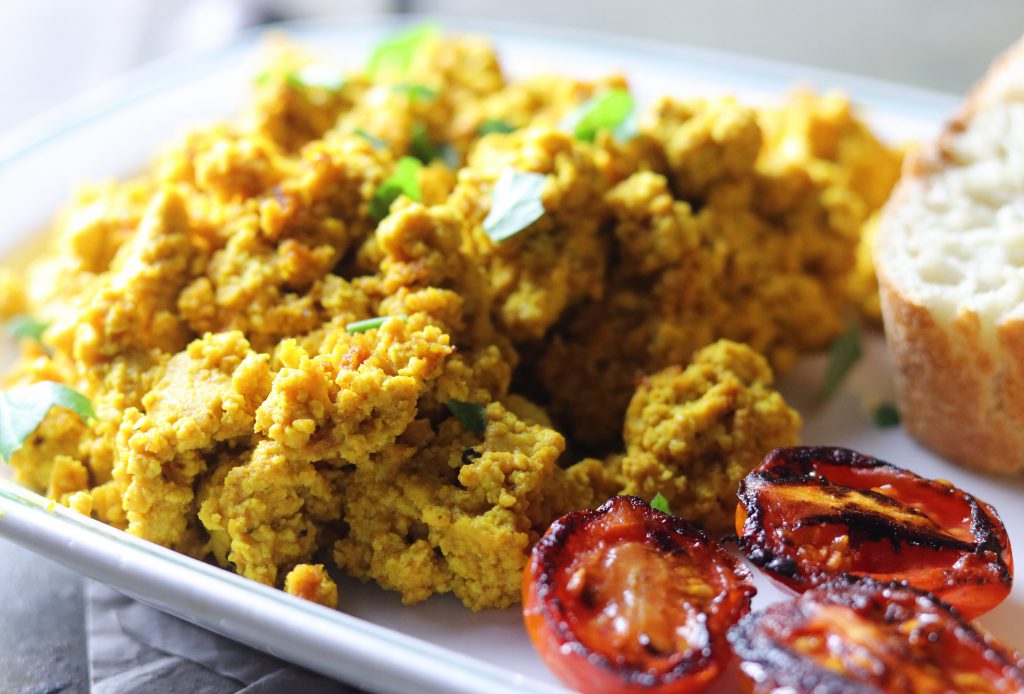 Scrambled tofu - tasty and very easy to make - Dailyvegan