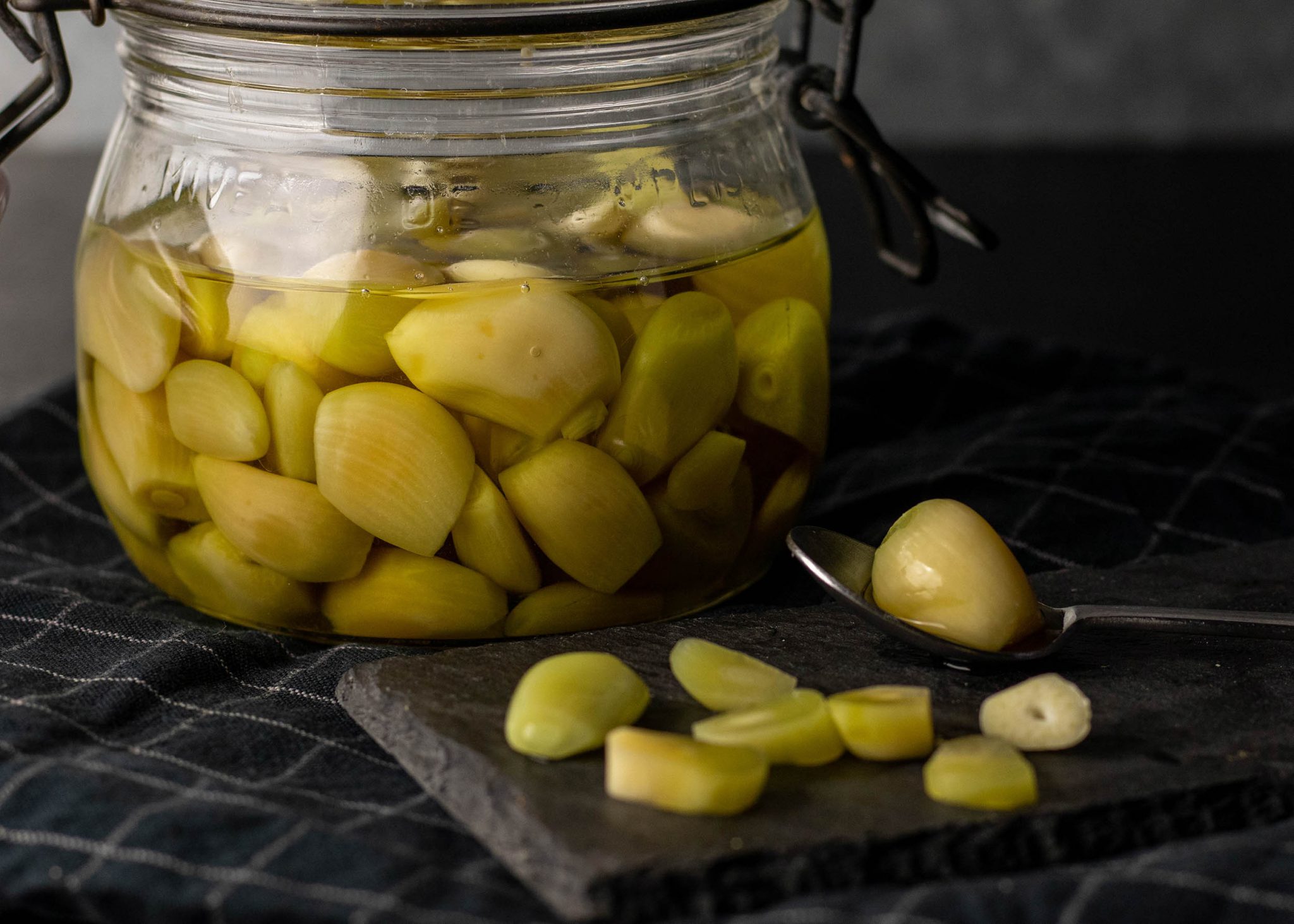 Fermented garlic - spicy, perfect for refining many dishes - Dailyvegan