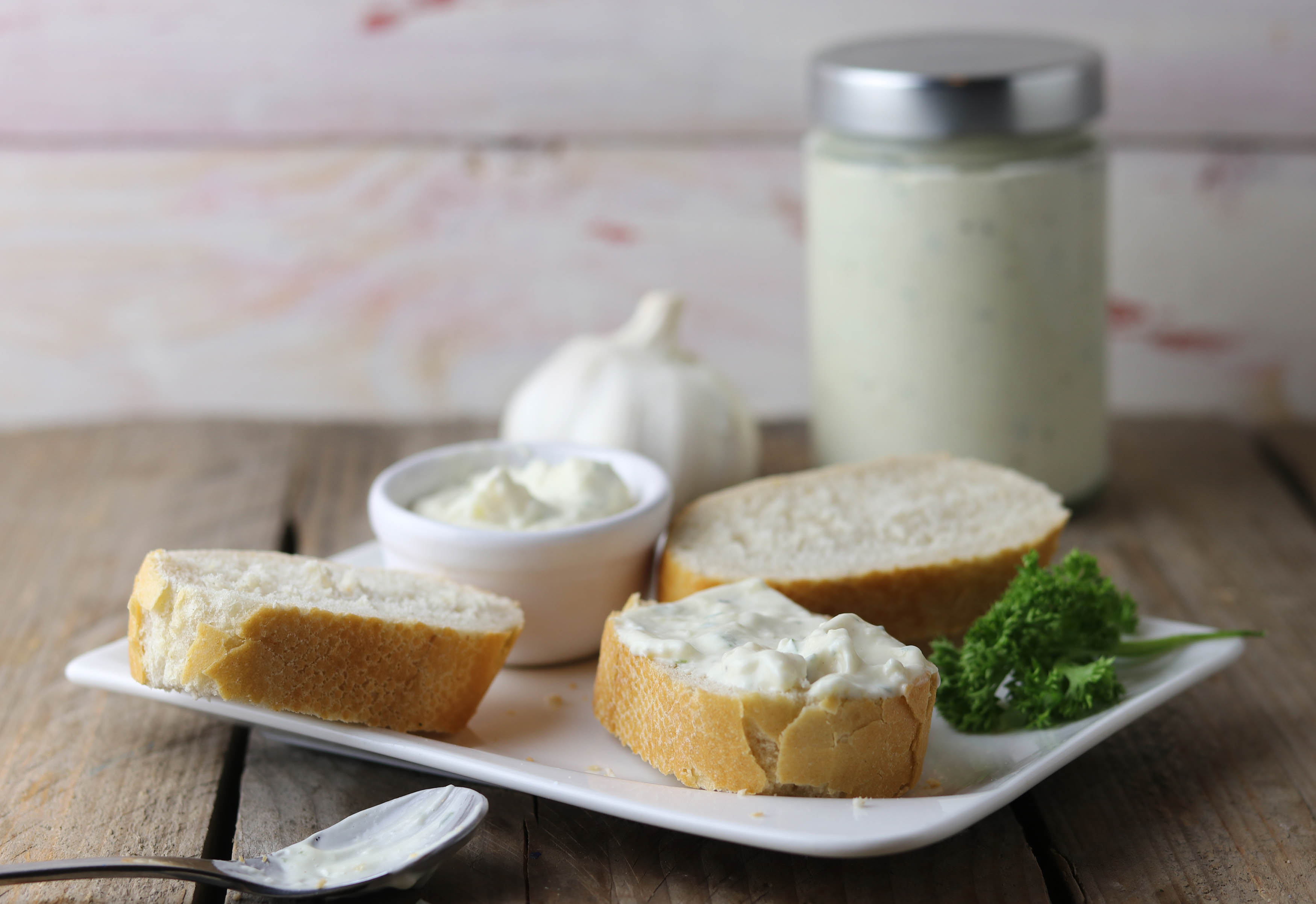 Aioli - a Spanish garlic dip - Dailyvegan - With bread