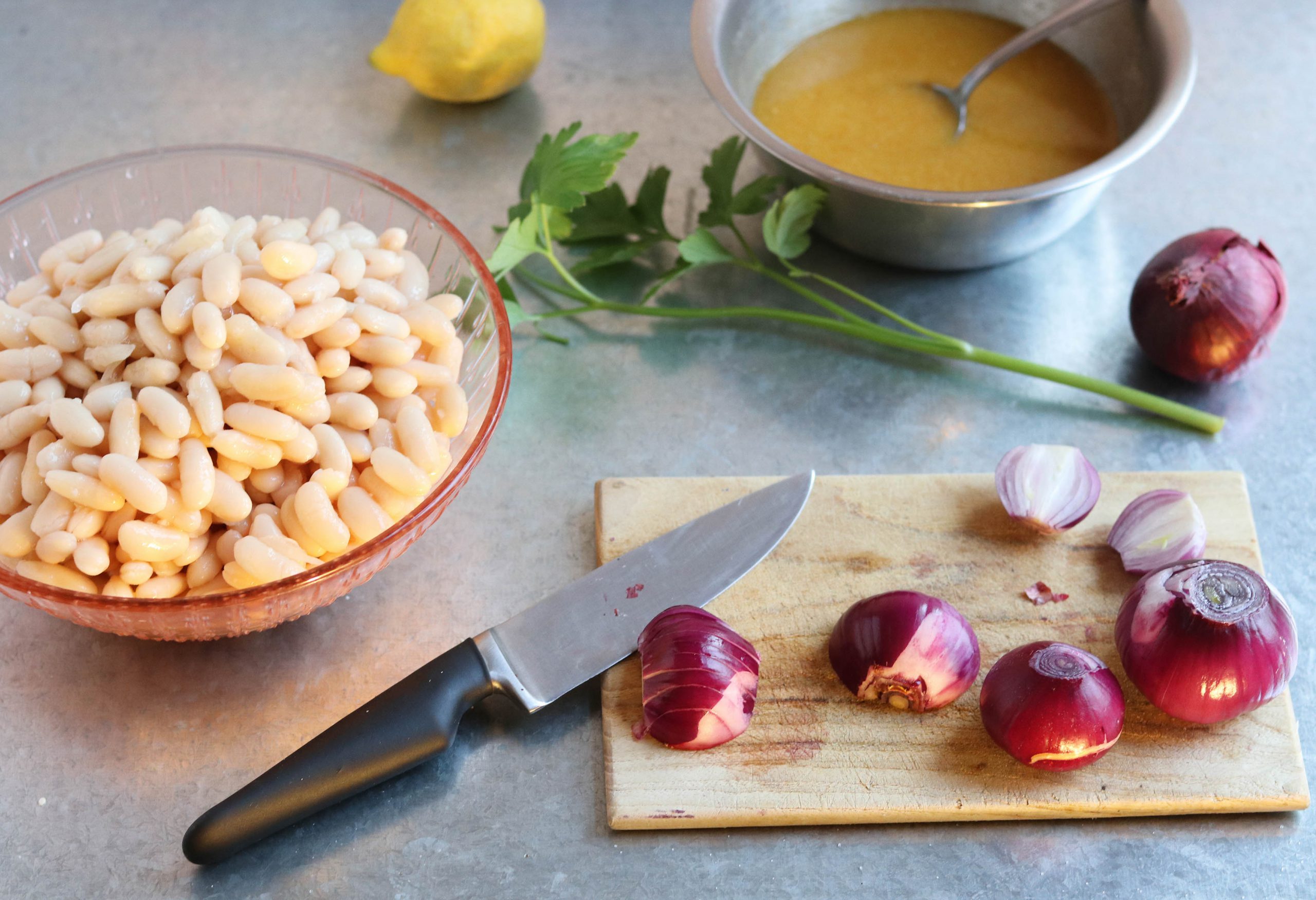 Piyaz - a Turkish white bean salad - Dailyvegan Salats