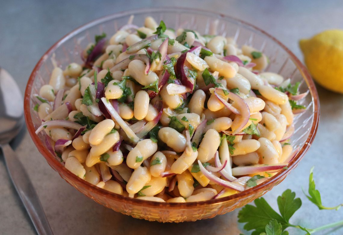 Piyaz - a Turkish white bean salad - Dailyvegan Salats