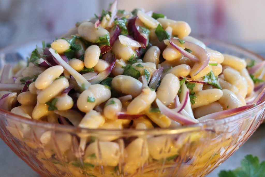 Piyaz - a Turkish white bean salad - Dailyvegan Salats