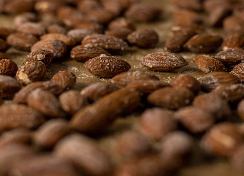 Roasted salted almonds, easily homemade - Dailyvegan